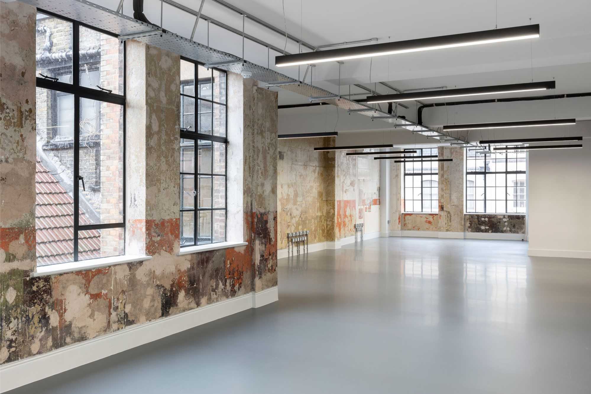 Smart Lighting: How PIR, Microwave & Daylight Sensors Help Energy Efficiency